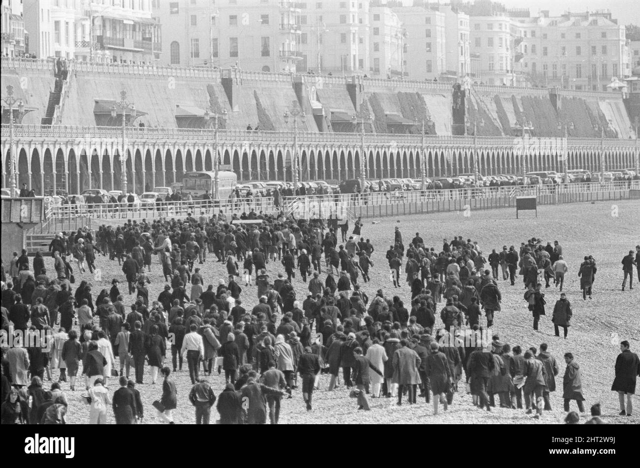 Mods rockers 1964 hi-res stock photography and images - Alamy