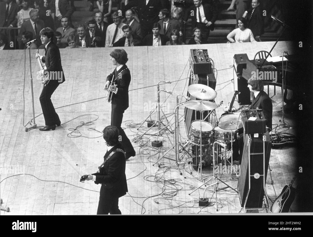 Beatles performing 1965 hi-res stock photography and images - Alamy