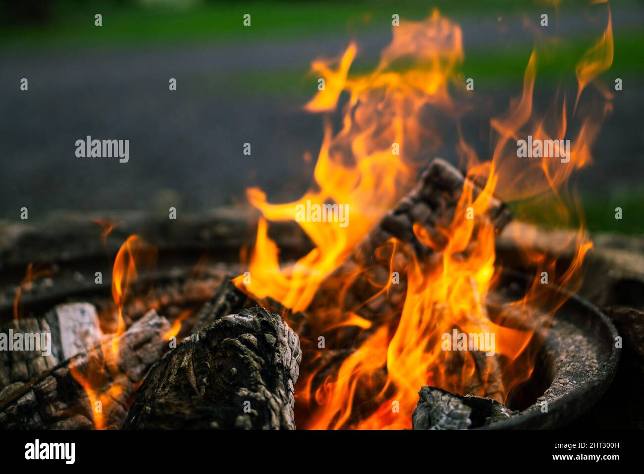 Burning wood and red flames of fire Stock Photo - Alamy
