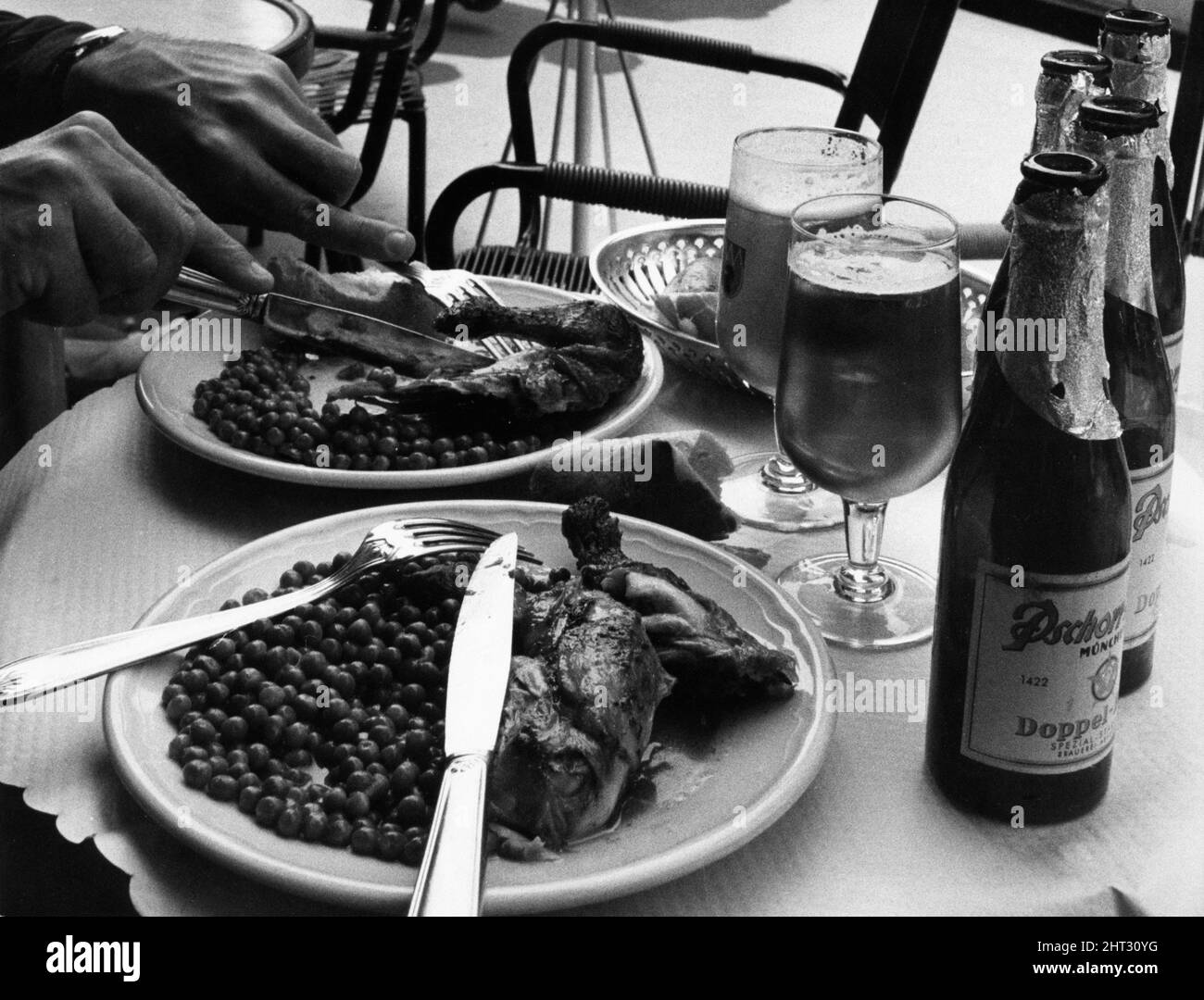 Pavement restaurant restaurants Black and White Stock Photos & Images ...