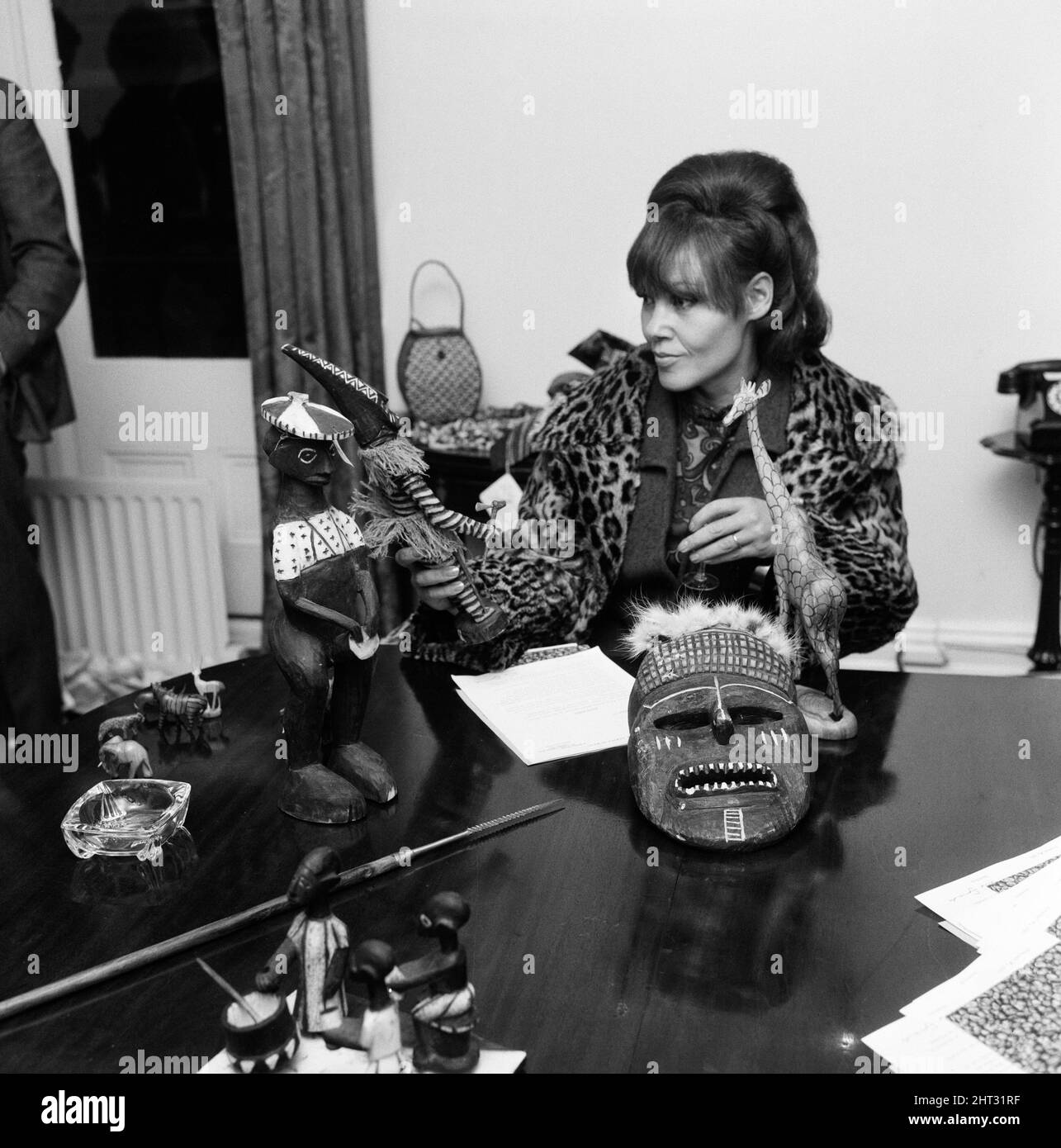 Cleo Laine opening African Goods show. 20th November 1965 Stock Photo ...