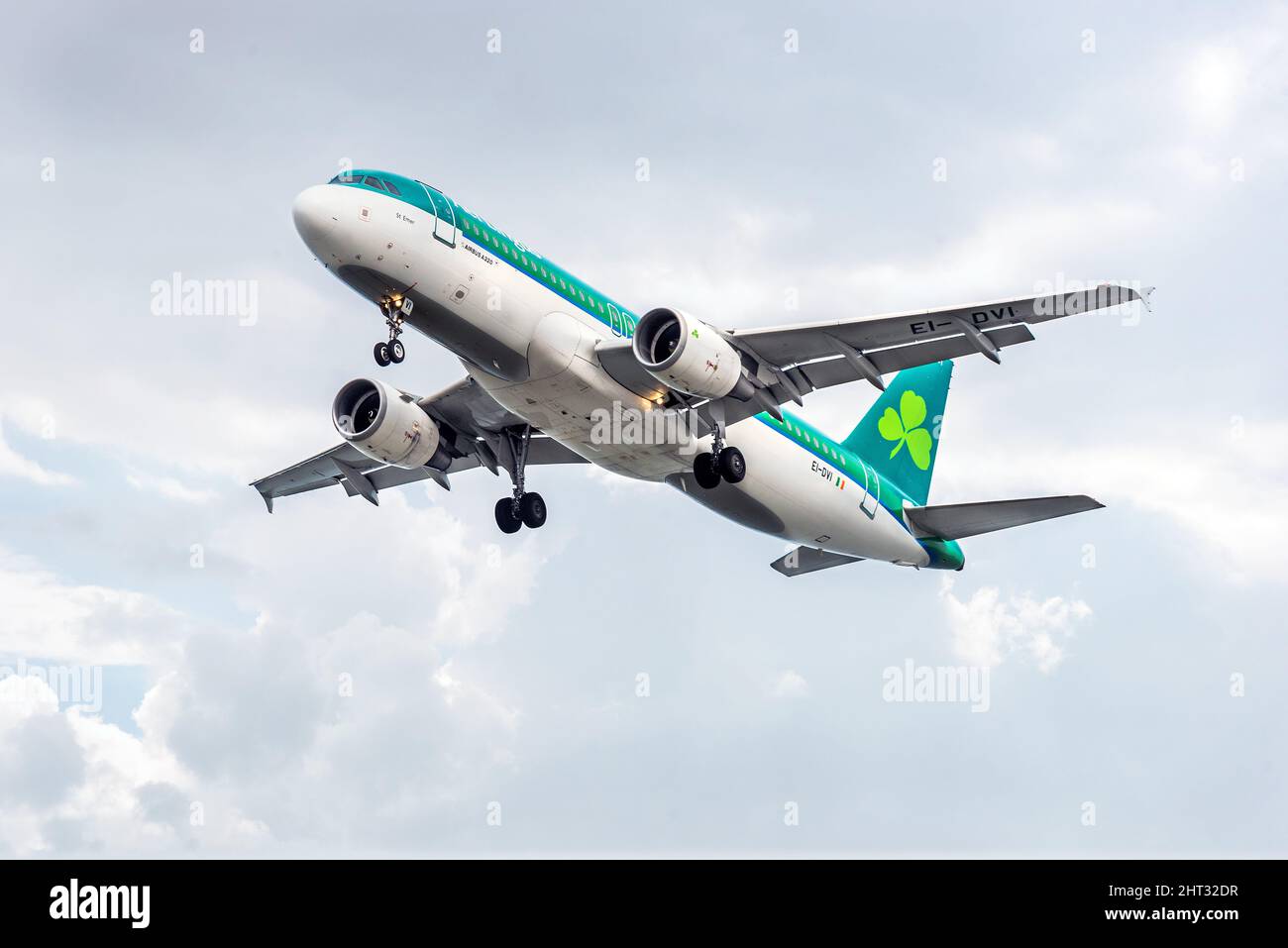 Aer Lingus Airbus A320-214 arriving at Belfast City Airport Stock Photo ...