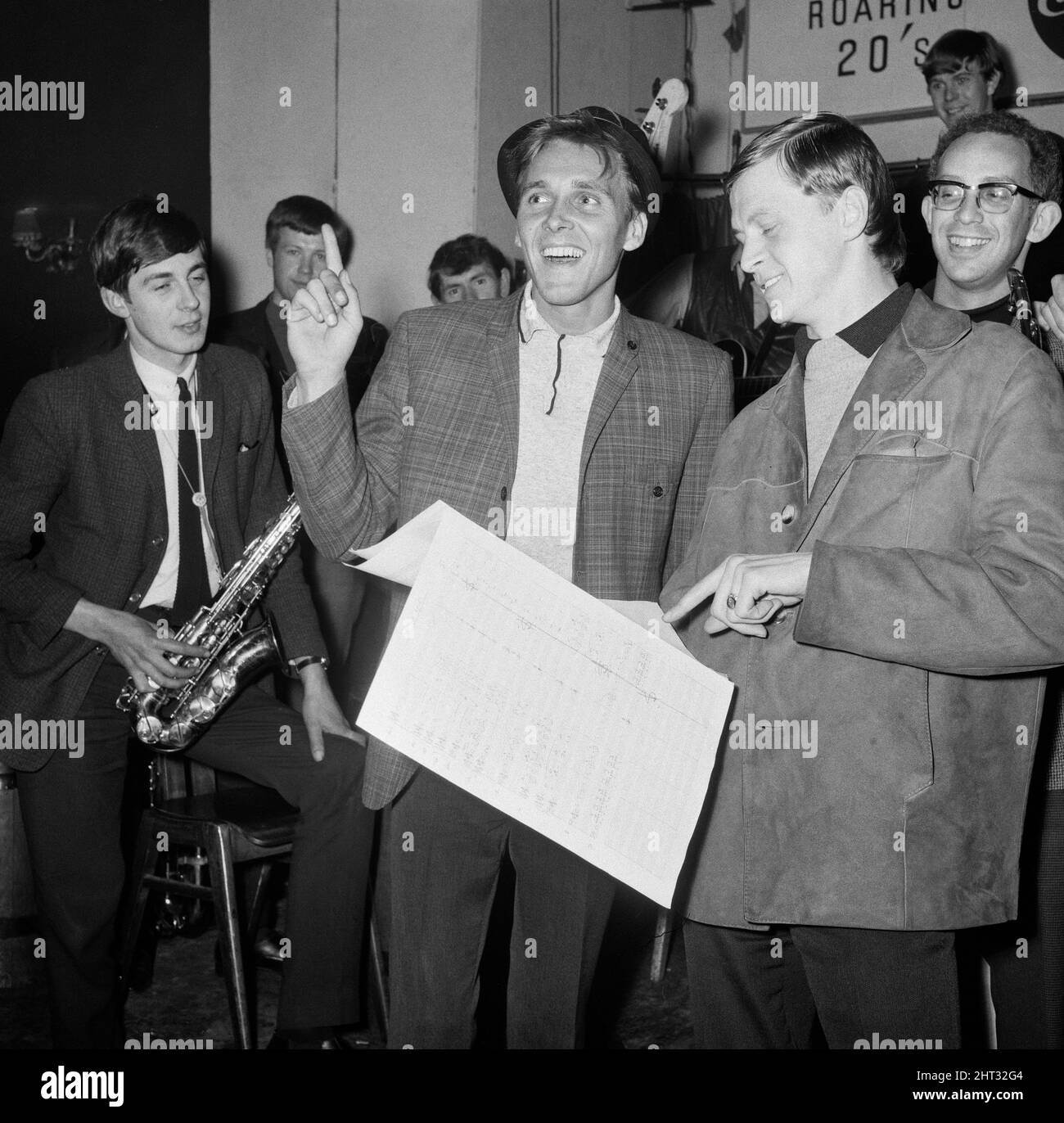 John barry orchestra hi-res stock photography and images - Alamy