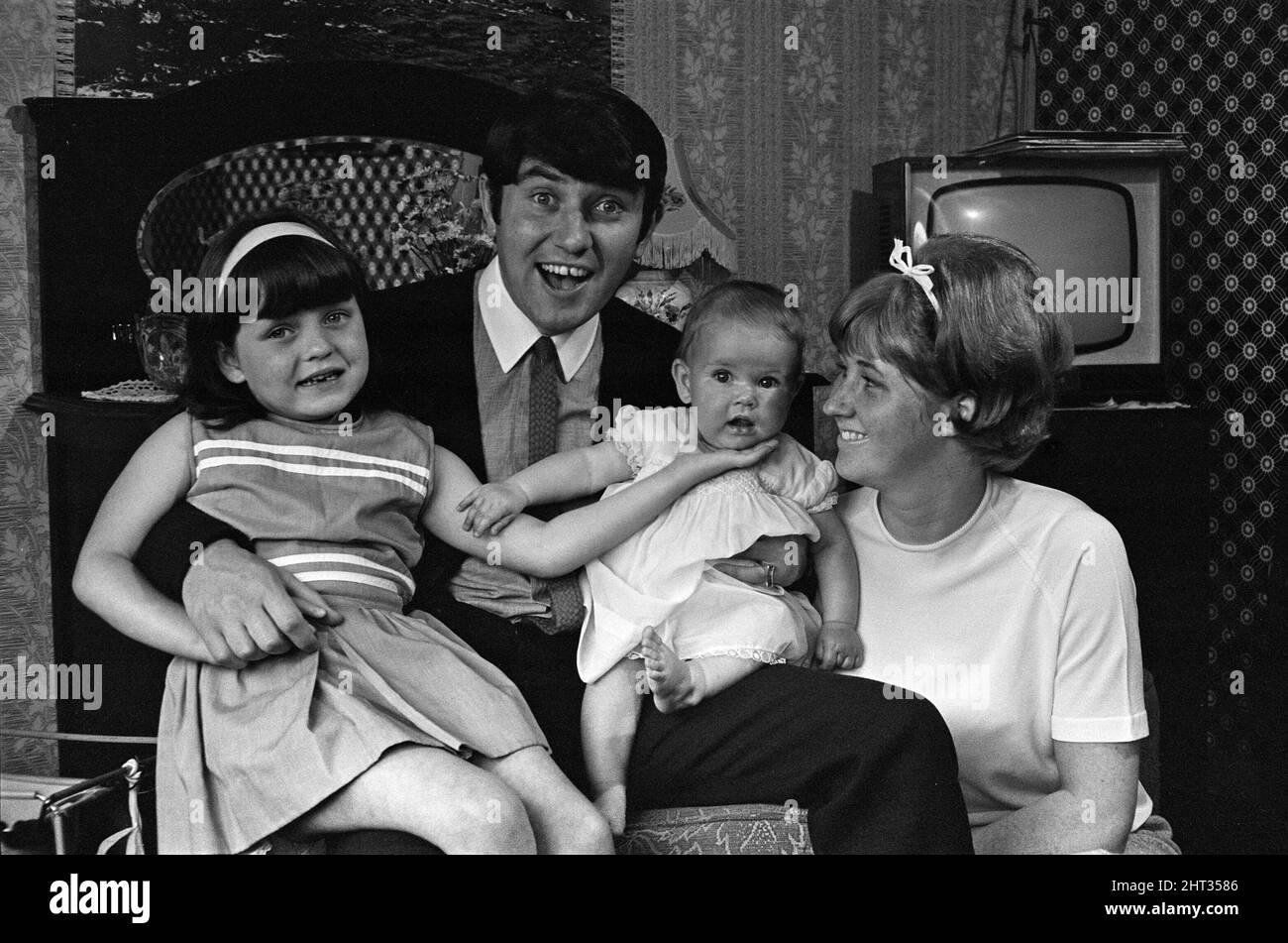 Jimmy tarbuck liza tarbuck hi-res stock photography and images - Alamy