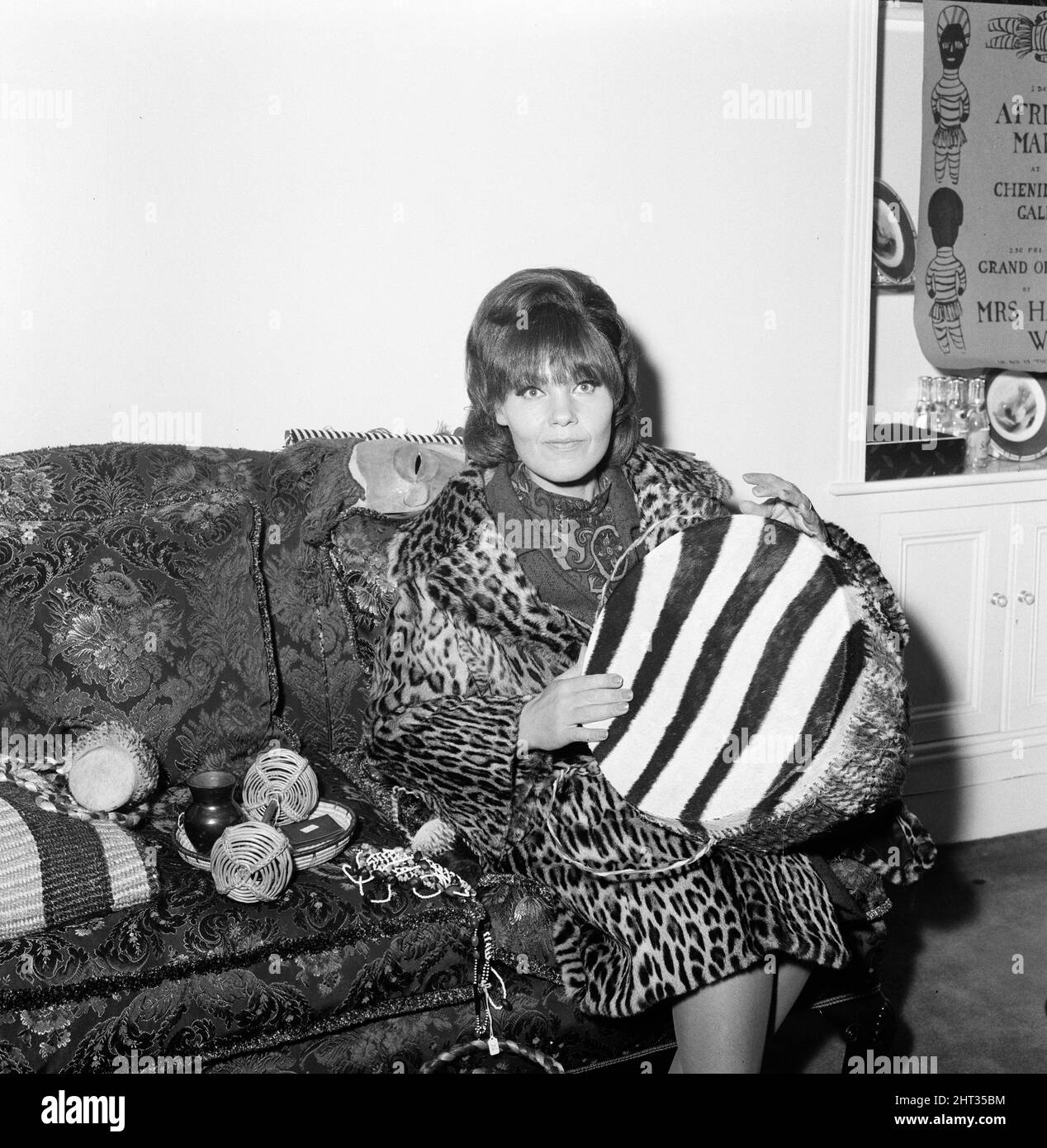 Cleo Laine opening African Goods show. 20th November 1965 Stock Photo ...