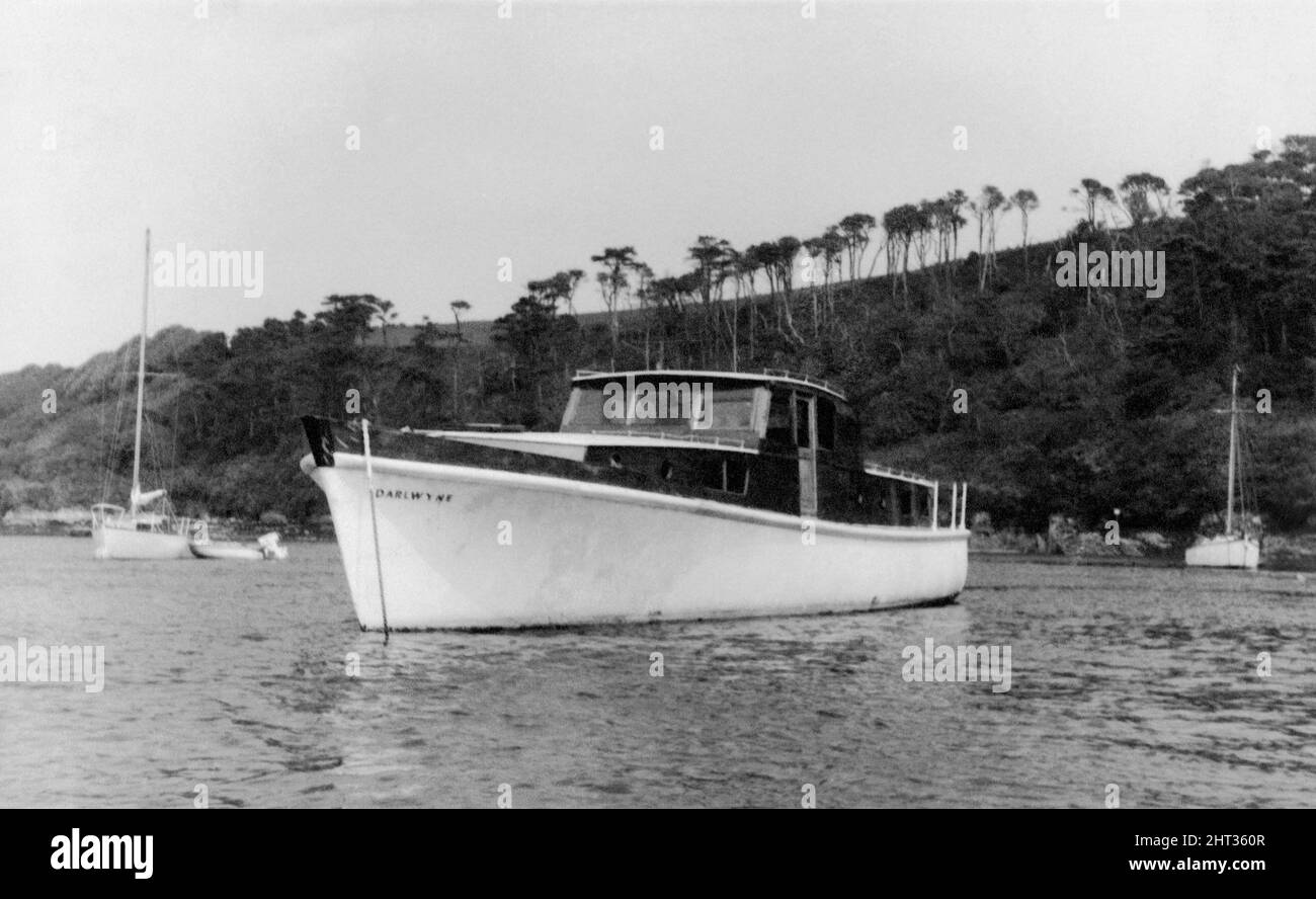 People on long boat Black and White Stock Photos & Images - Alamy