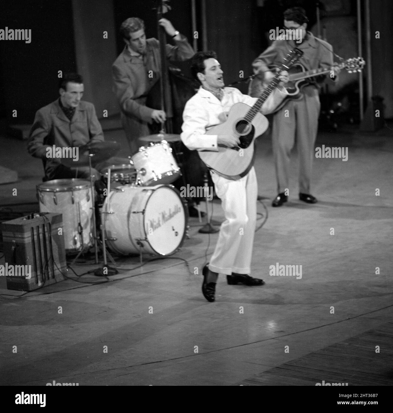 Lonnie donegan 1960s hi-res stock photography and images - Alamy