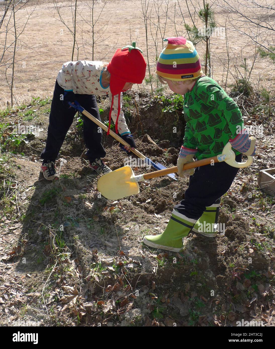 Children digging garden hi-res stock photography and images - Alamy