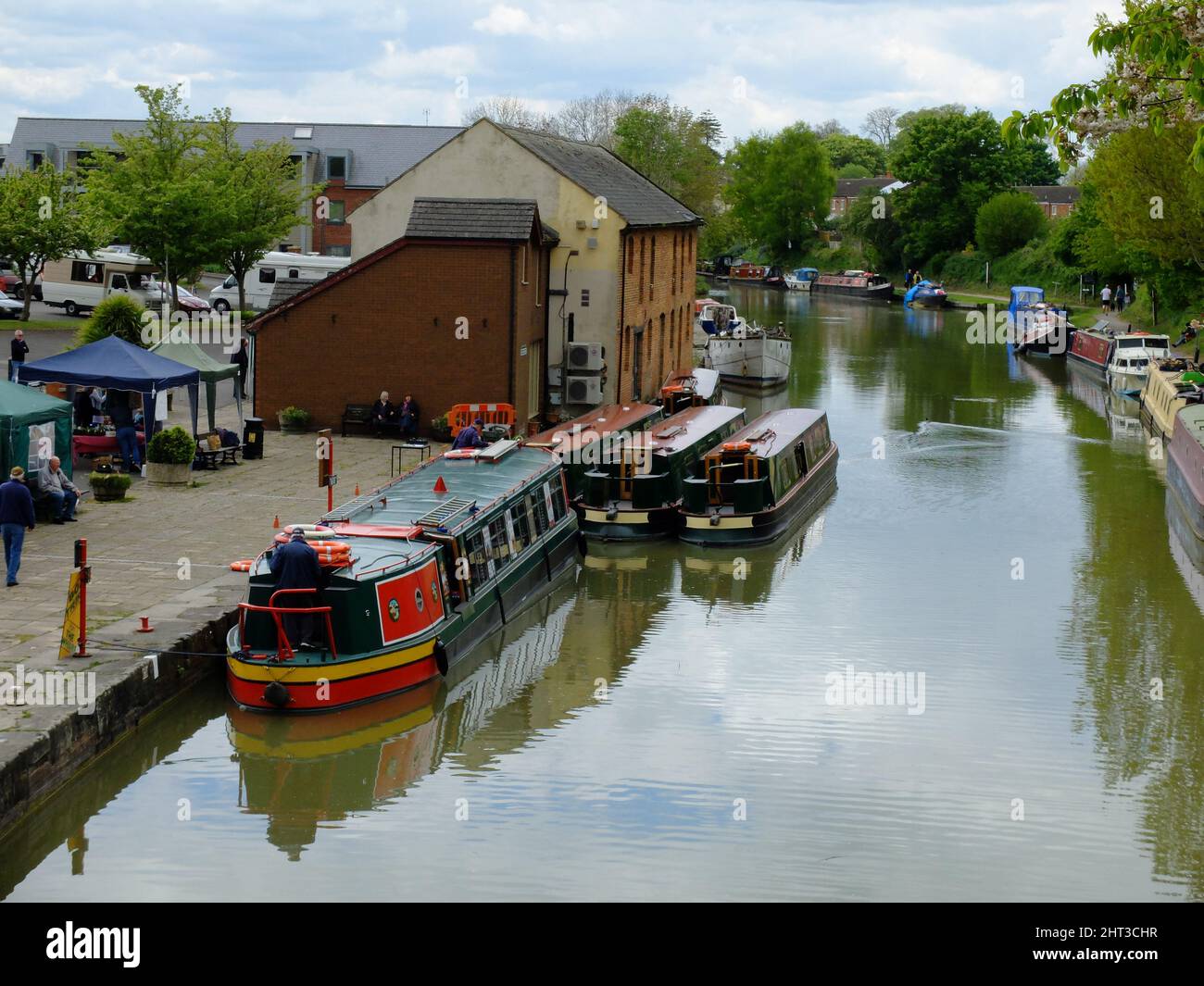 Devizes Wiltshire UK The Kennet and Avon Canal Wharf Stock Photo - Alamy