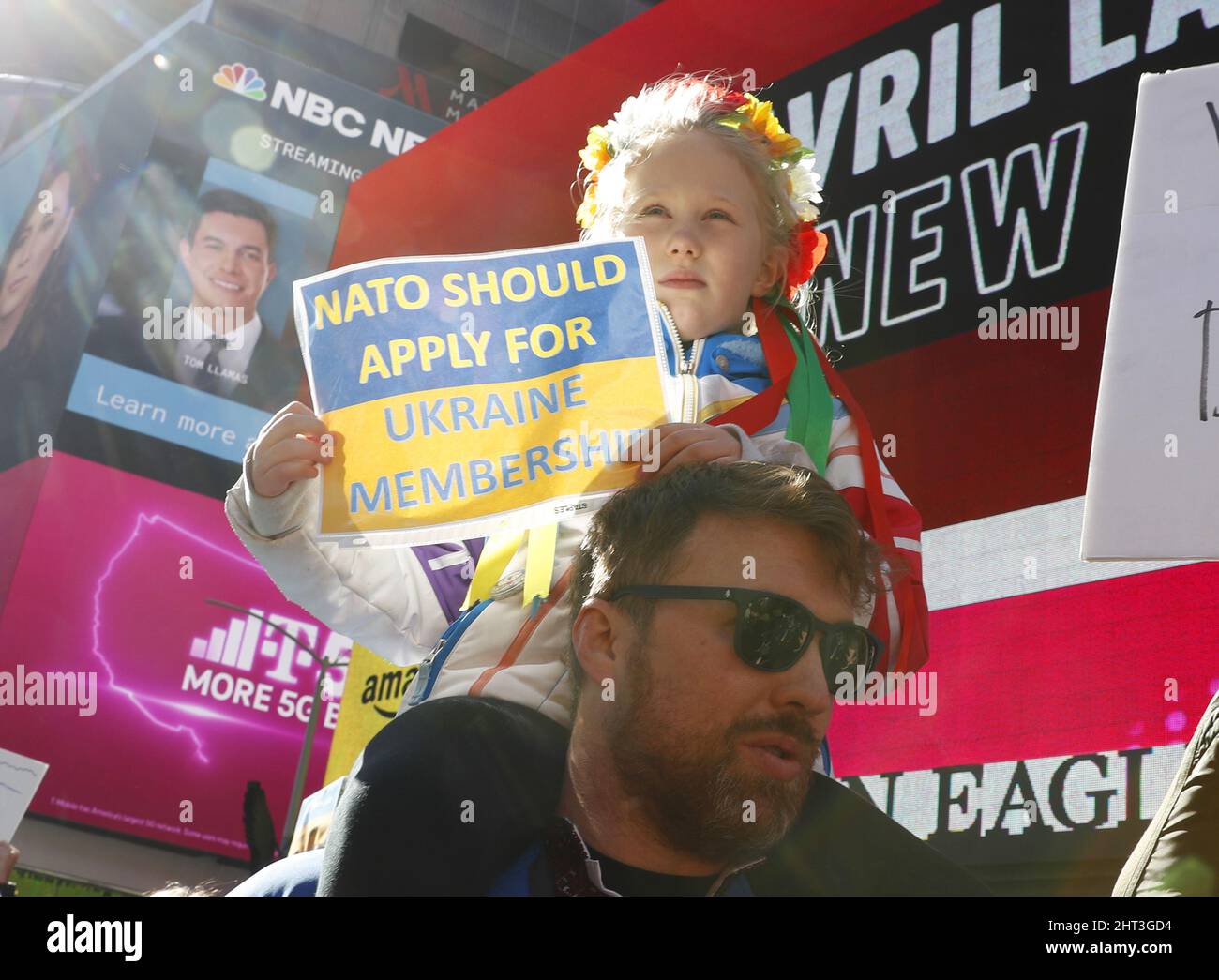 Stand with ukraine rally hi-res stock photography and images - Alamy
