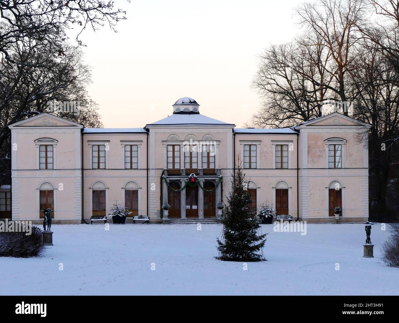 Slottsbyggnad hi-res stock photography and images - Alamy