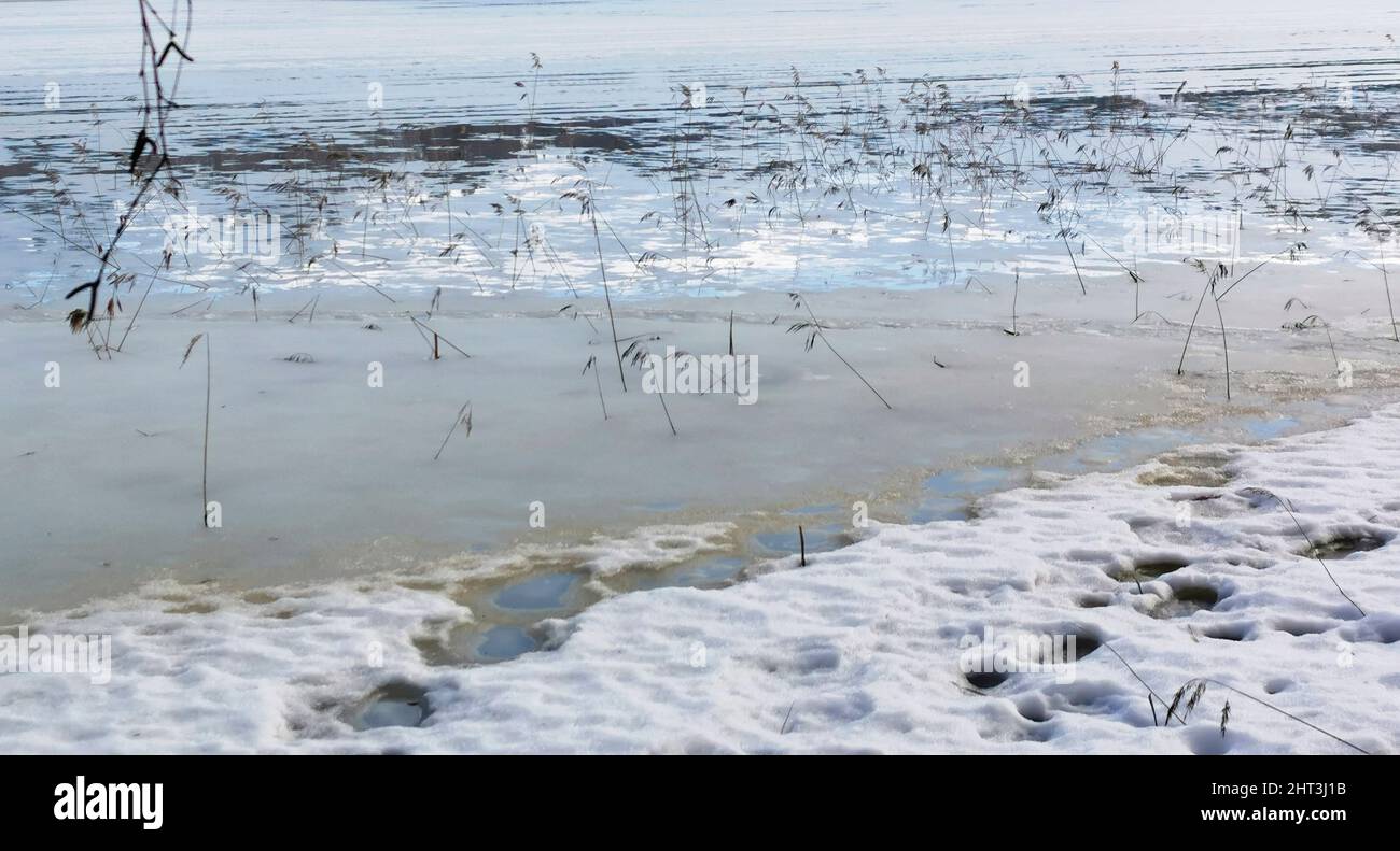 Spring ice hi-res stock photography and images - Alamy