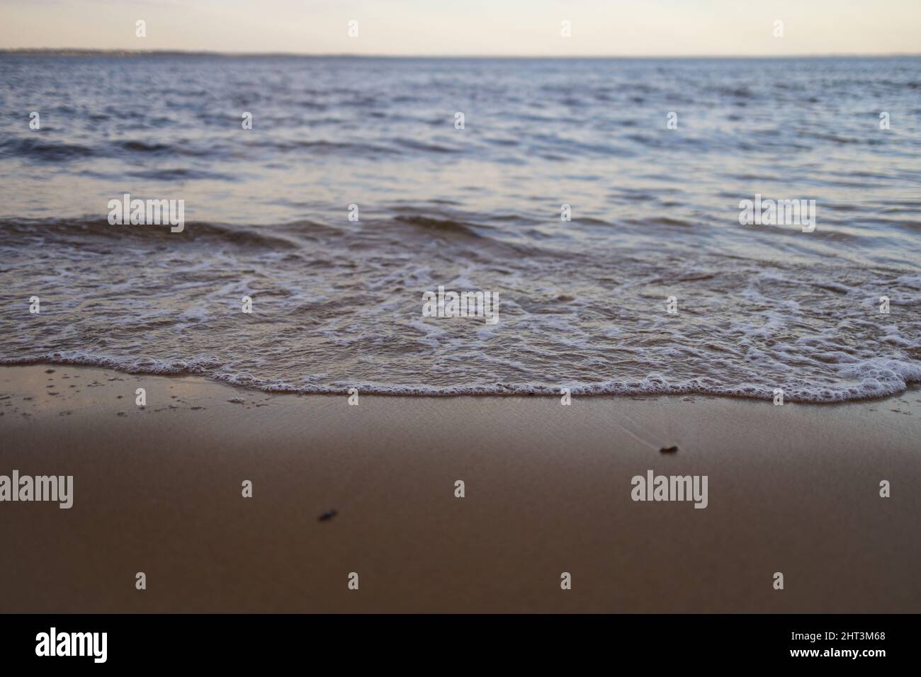 Bubbling waves on an Australian beach Stock Photo - Alamy