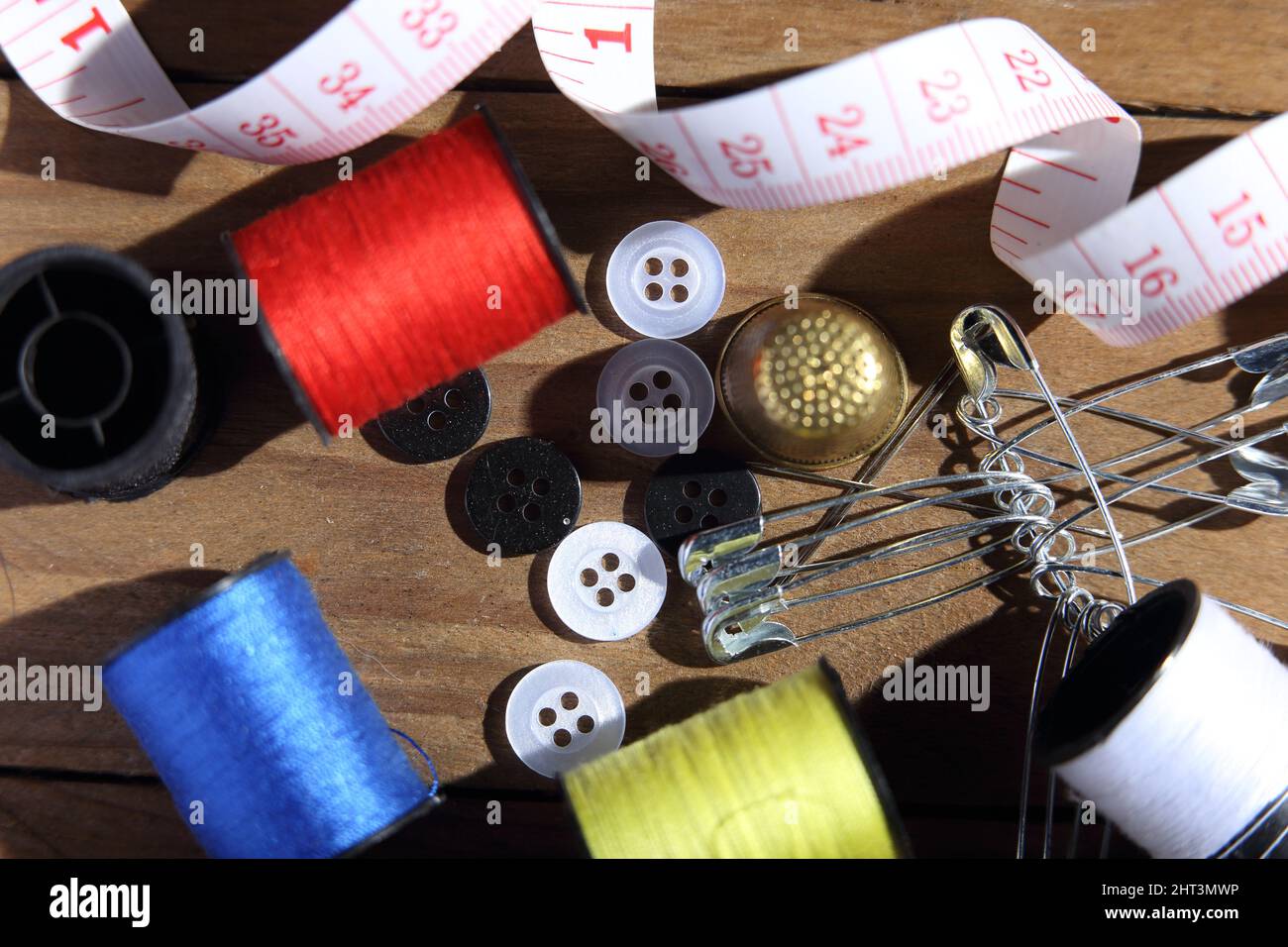 needle and thread sewing tailor Stock Photo - Alamy
