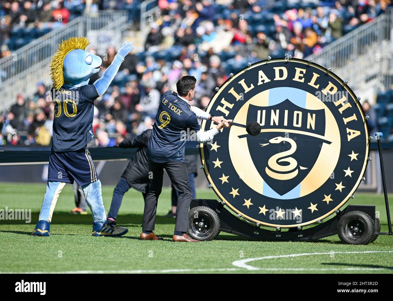 Philadelphia union mascot hi-res stock photography and images - Alamy