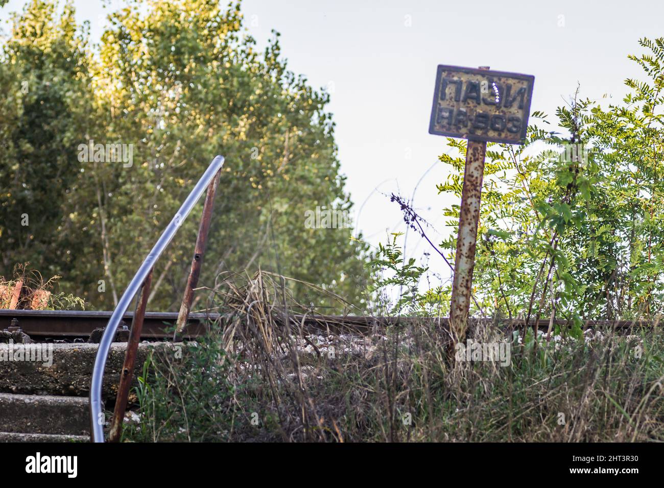 Pedestrian crossing over rail line hi-res stock photography and images ...