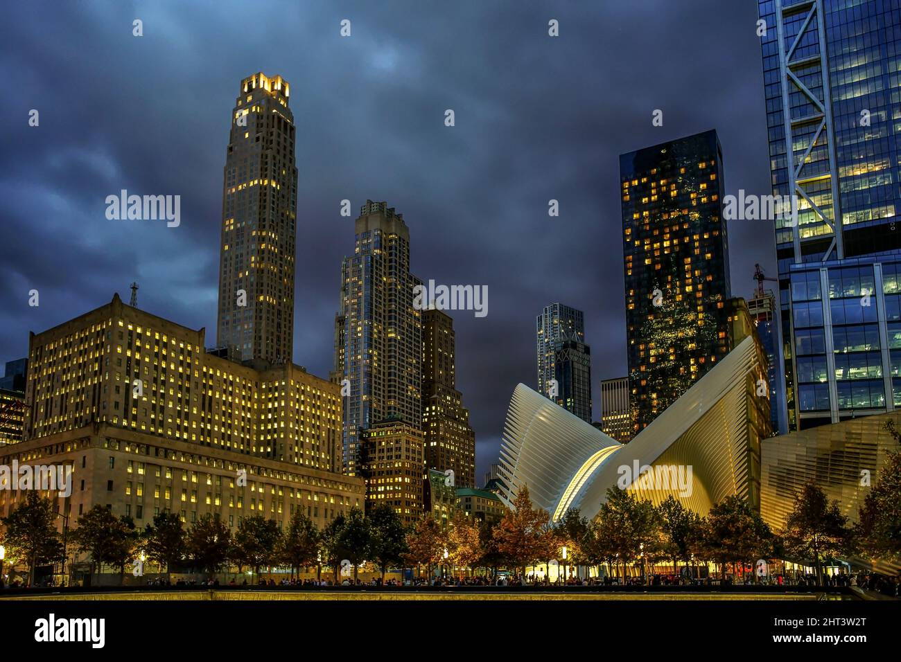 Oculus at the World trade center site, night view Stock Photo - Alamy