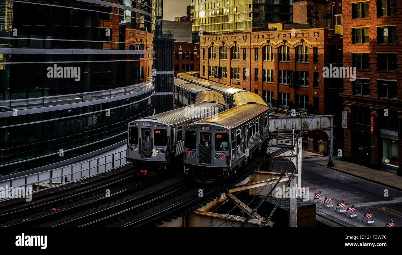 El Trains on curved tracks in Chicago Stock Photo - Alamy