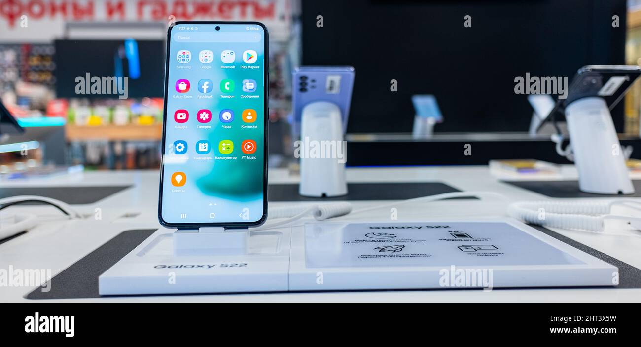 Samsung galaxy s22 mobile hi-res stock photography and images - Alamy