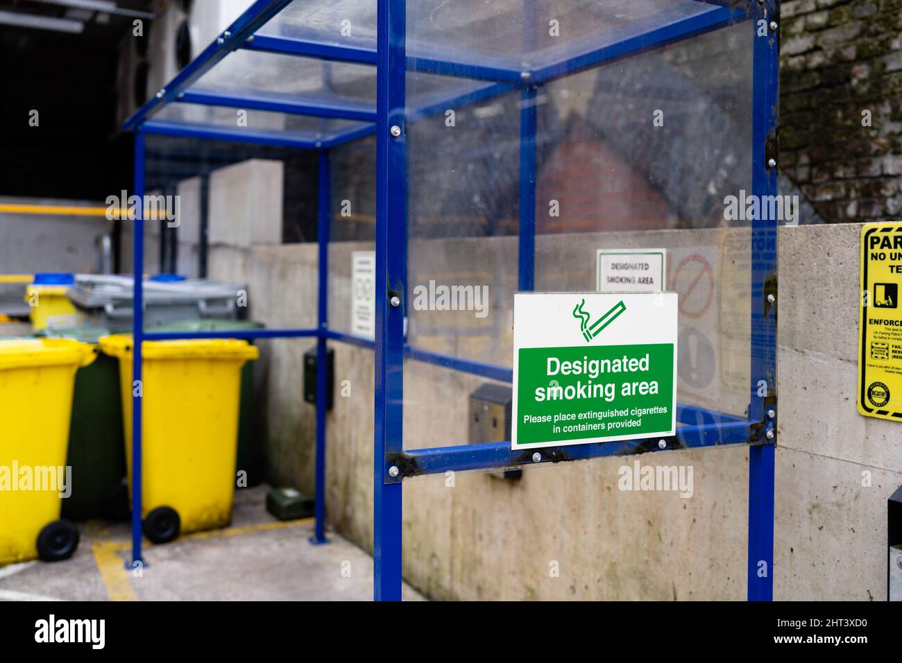 Designated smoking area sign hi-res stock photography and images - Alamy