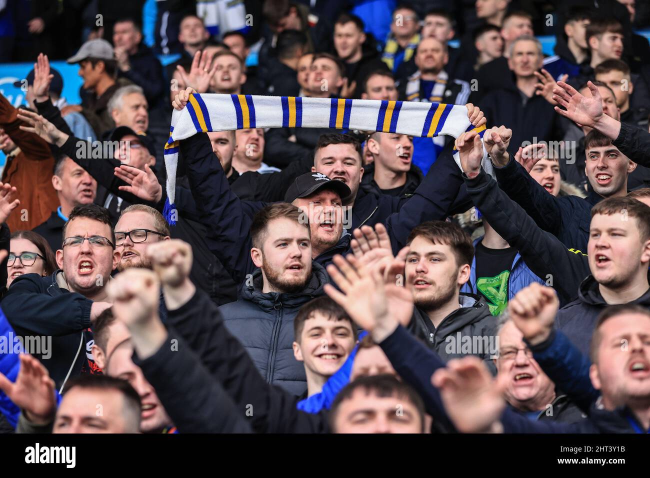 Leeds team wave hi-res stock photography and images - Alamy