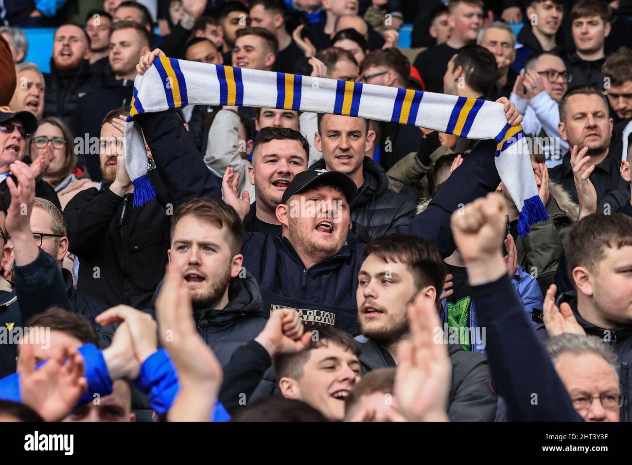 Leeds team wave hi-res stock photography and images - Alamy