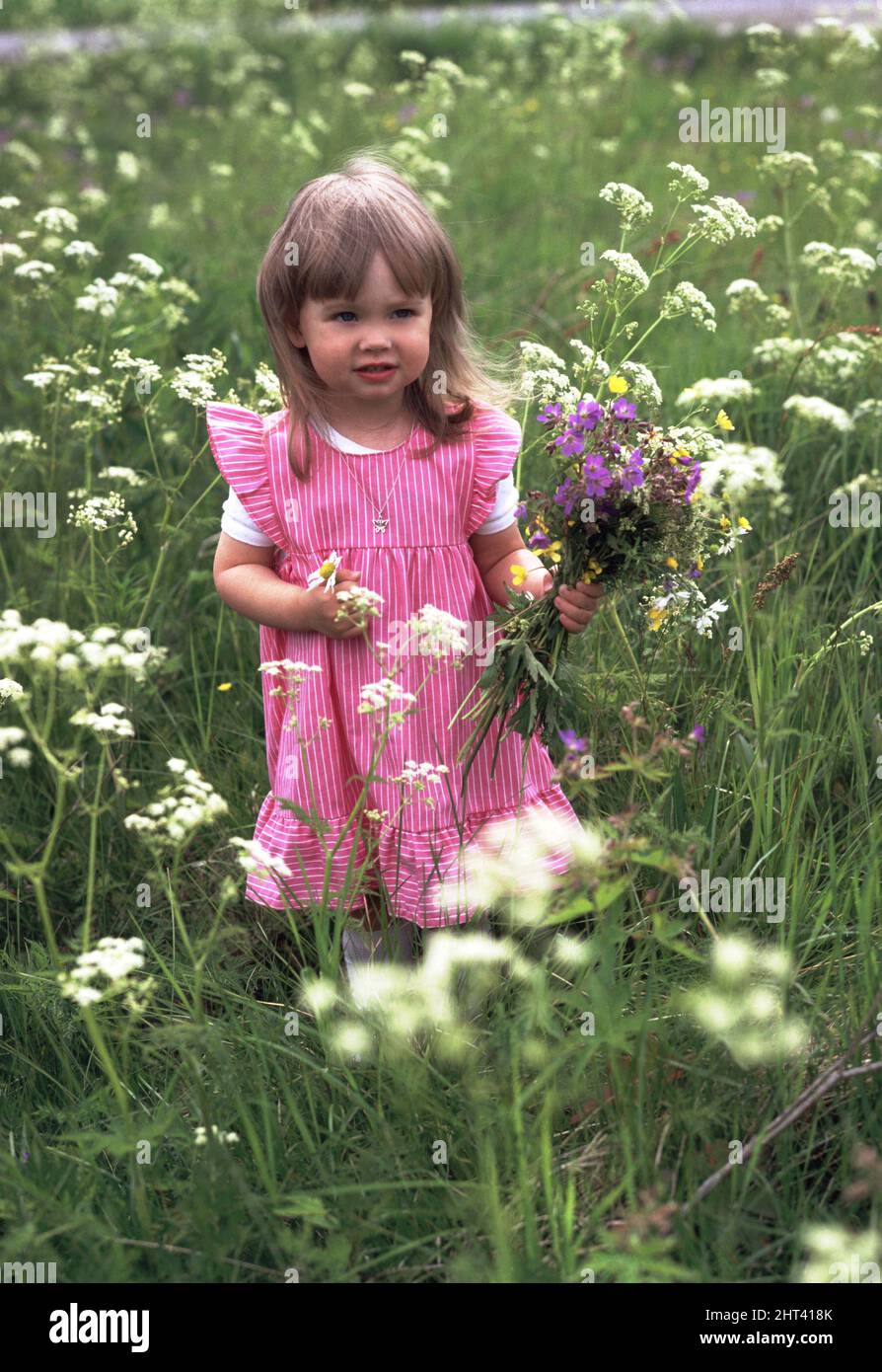 Kids flower hi-res stock photography and images - Alamy