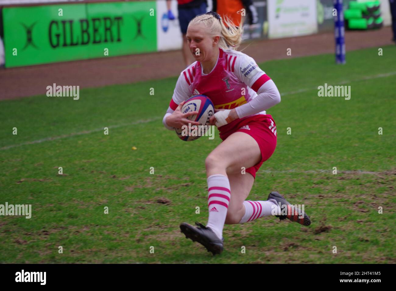 Darlington, England, 26 February 2022. Heather Cowell scoring a try for ...