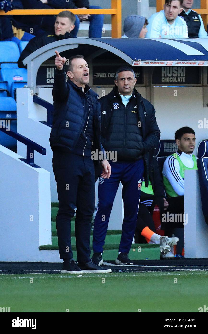 Manager directing team football hi-res stock photography and images - Alamy