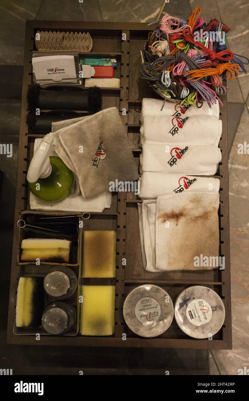 Things in a box hi-res stock photography and images - Alamy