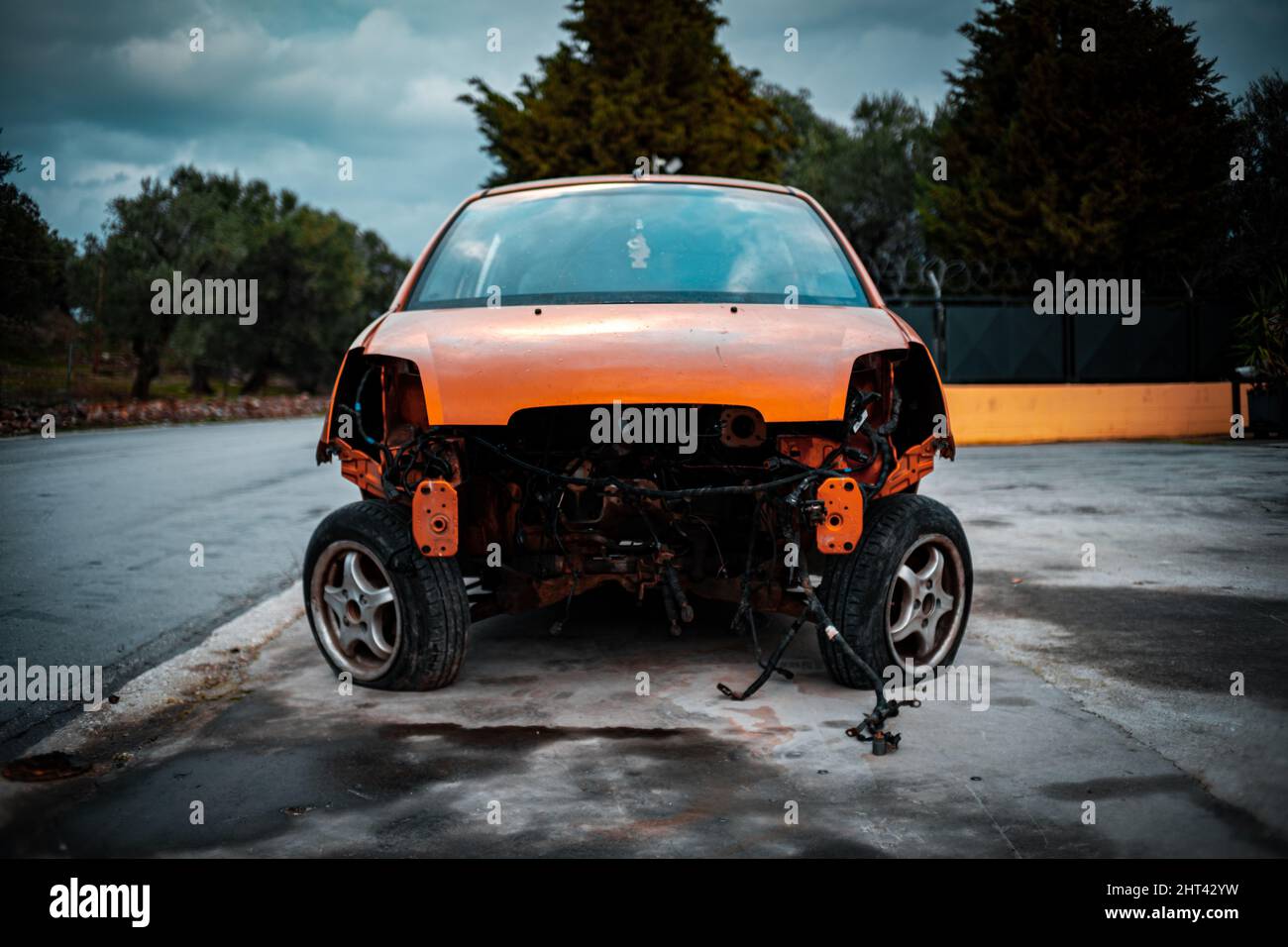 Car missing parts hi-res stock photography and images - Alamy