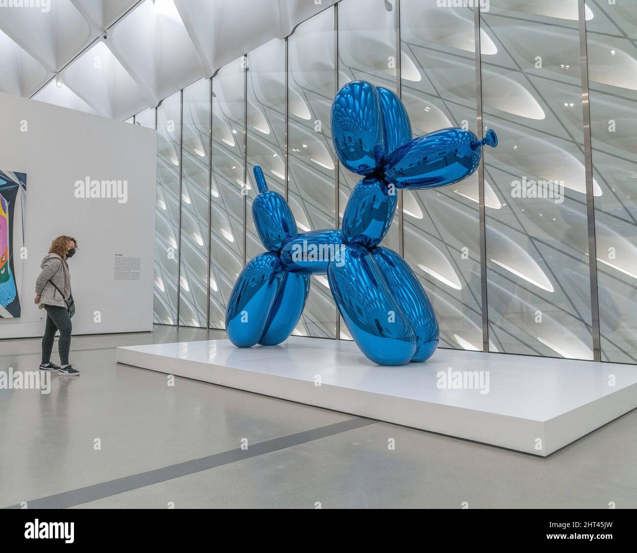 Los Angeles, CA, USA - February 25, 2022: The sculpture “Balloon Dog ...
