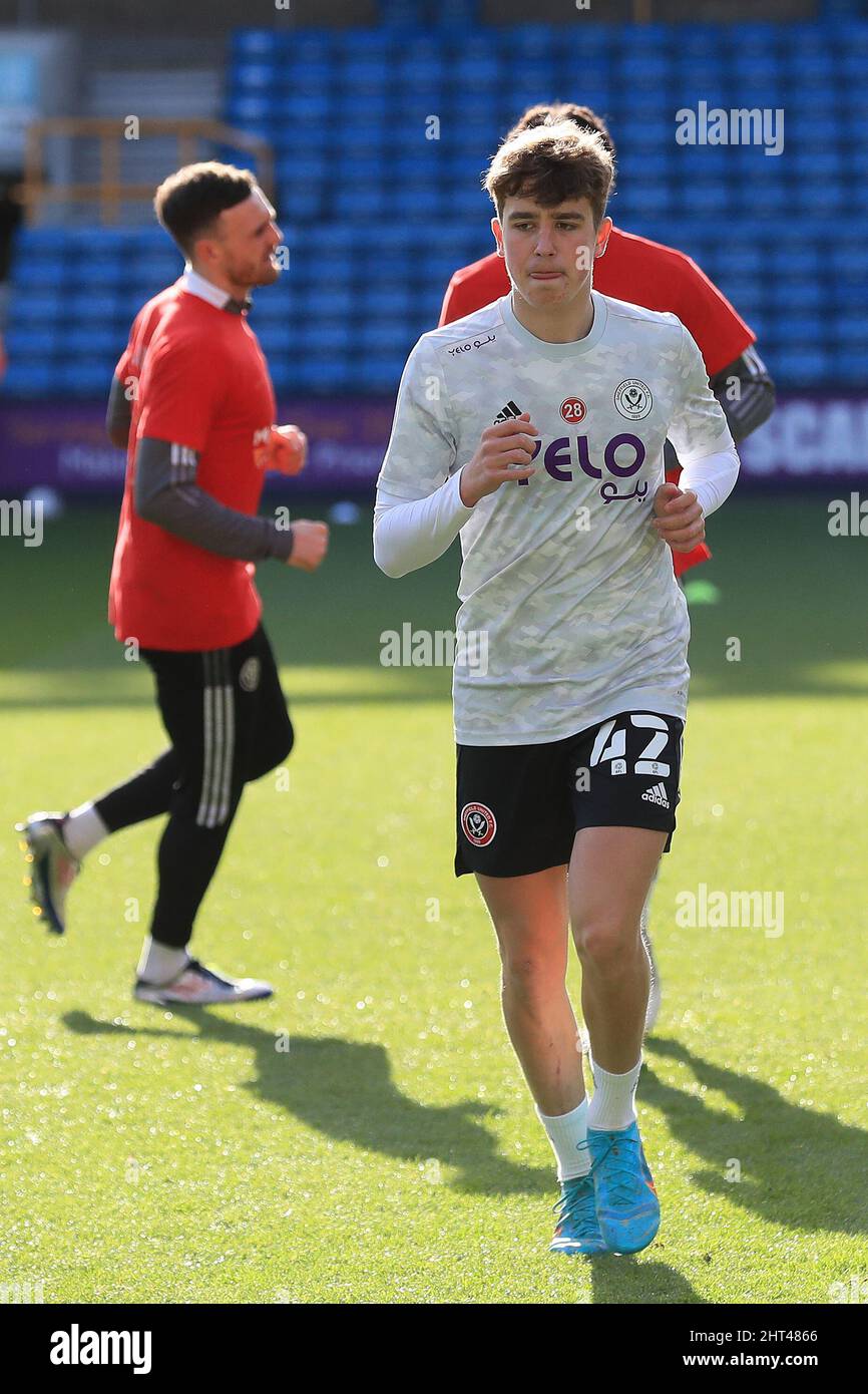 London, UK. 26th Feb, 2022. Harry Boyes of Sheffield United warming up ...