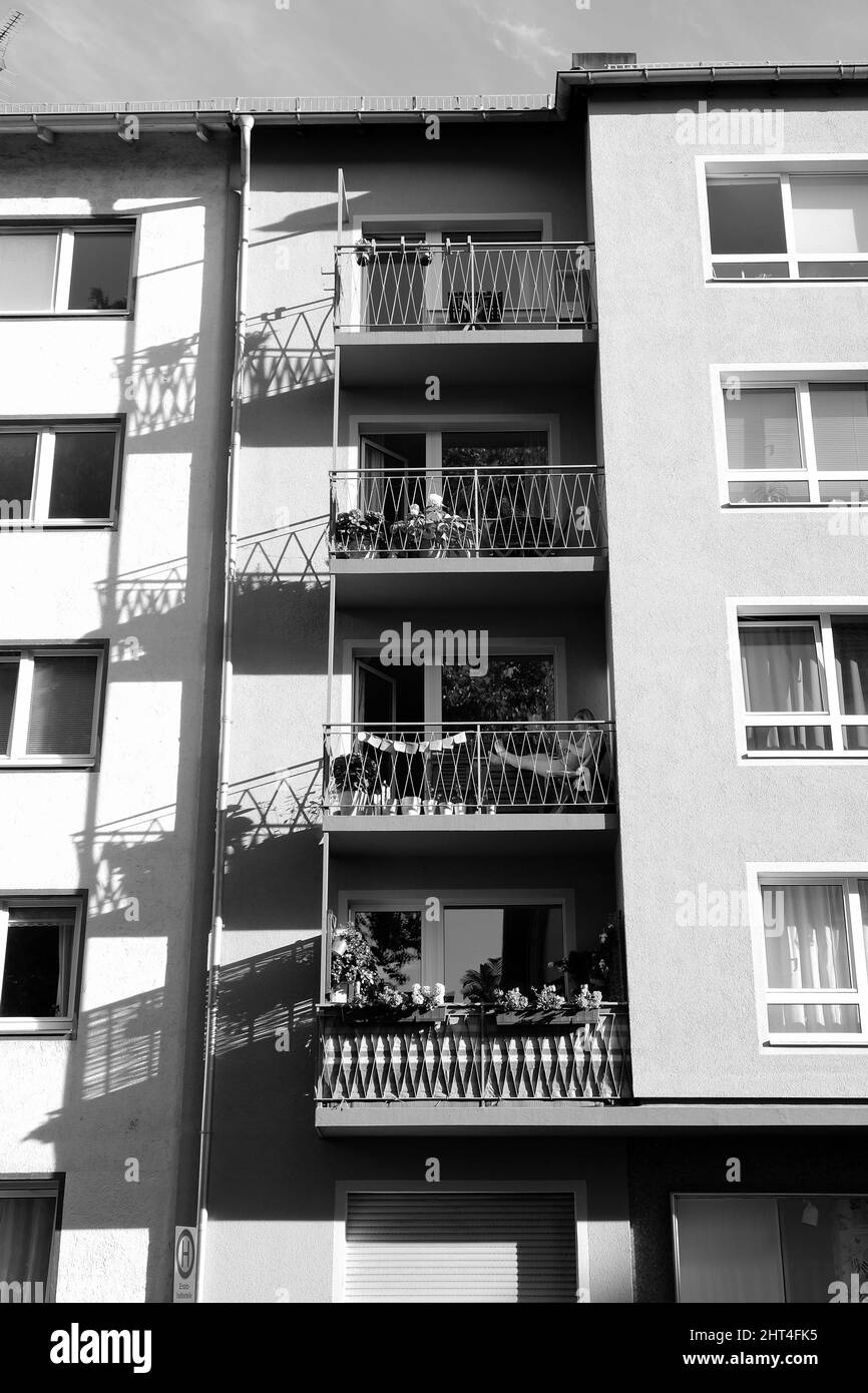 Grayscale shot of an old residential building under a clear sky Stock ...