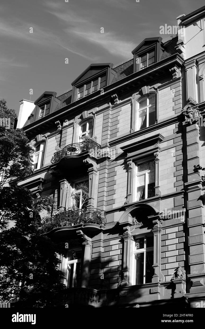 Grayscale shot of an old residential building under a clear sky Stock ...