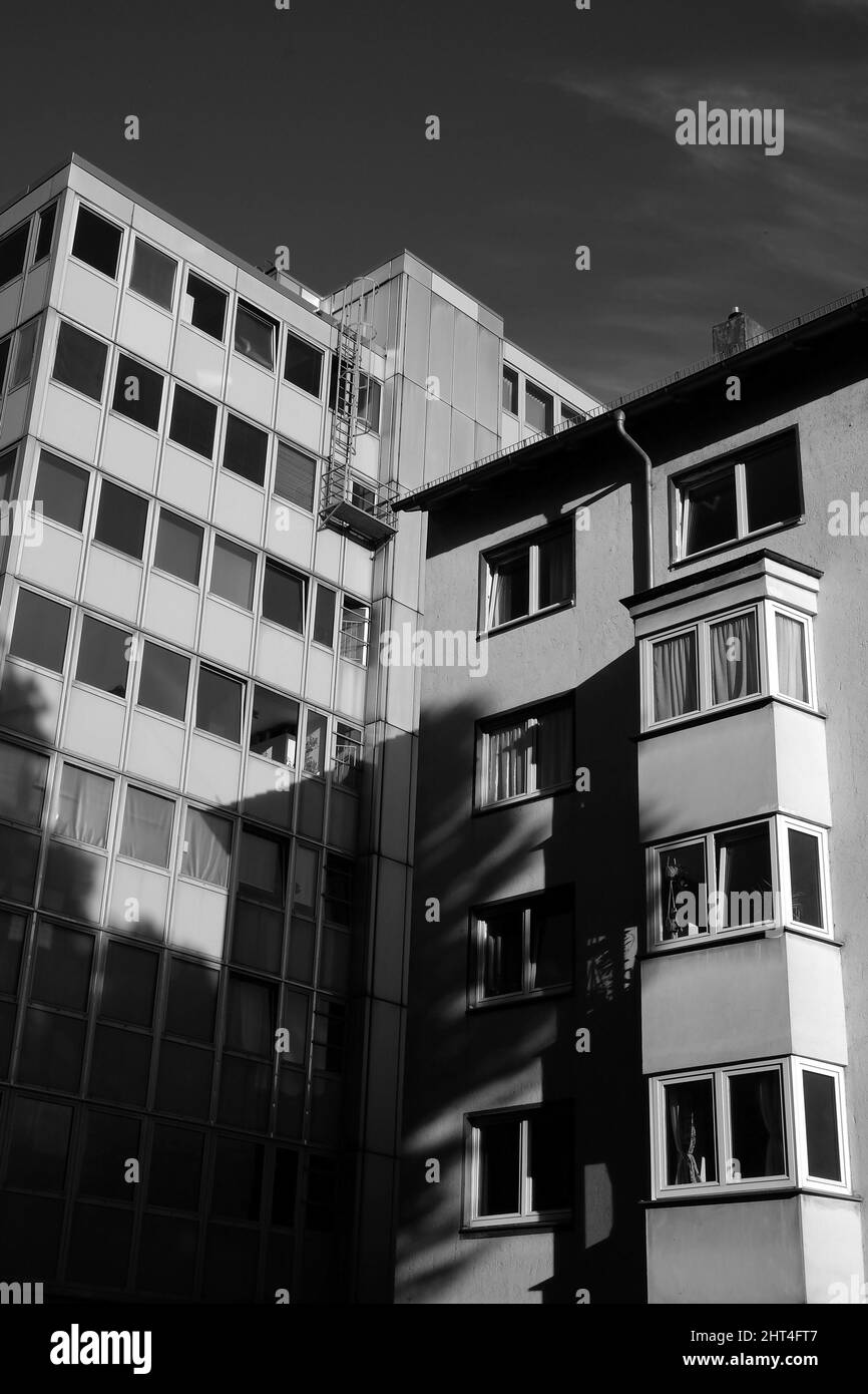 Grayscale shot of an old residential building under a clear sky Stock ...