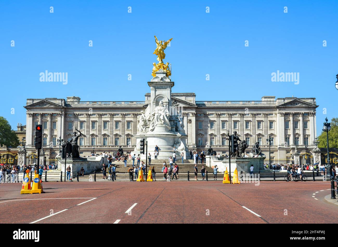 Front panorama of Buckingham Palace, London, UK Stock Photo - Alamy