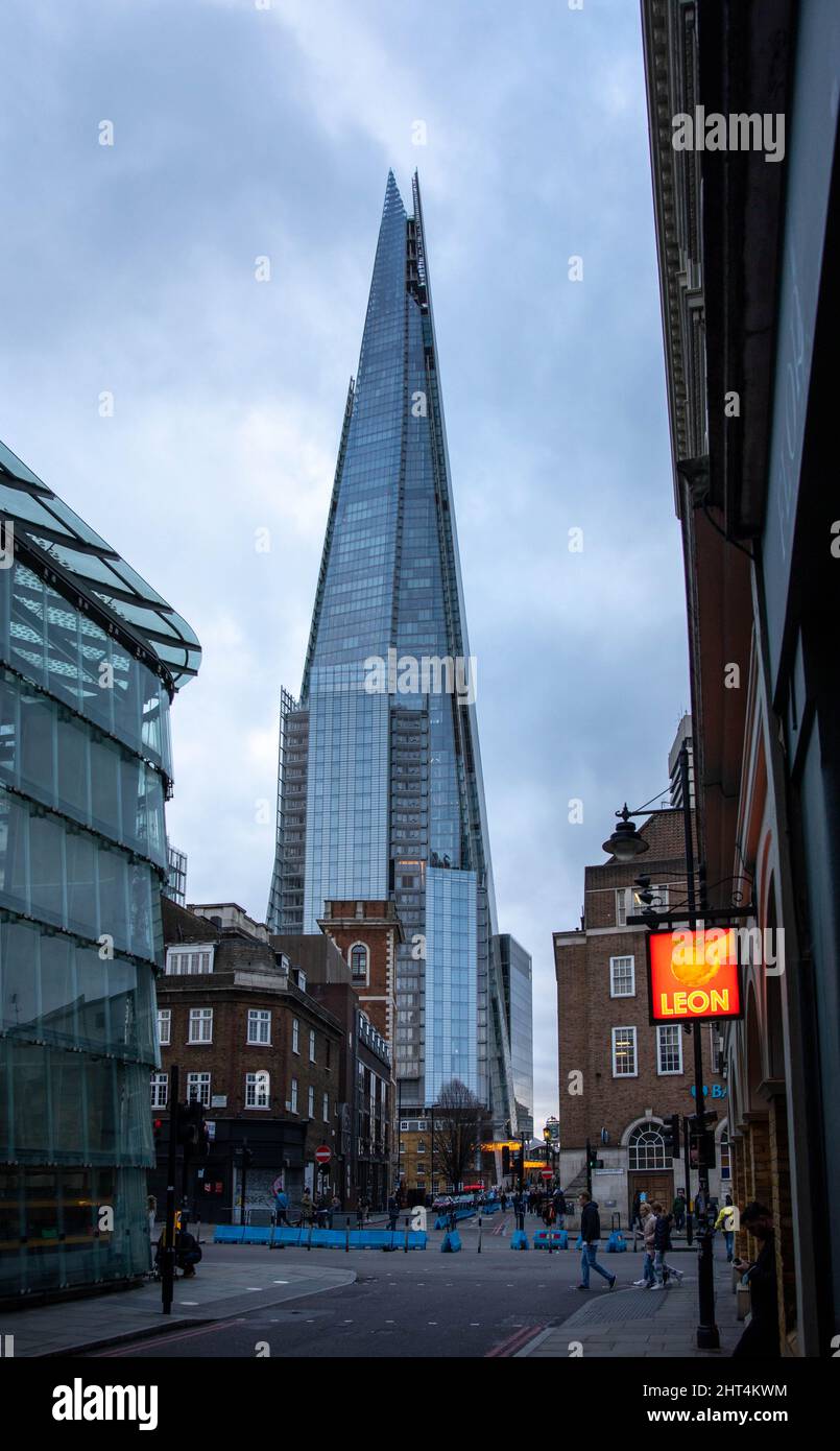 Beautiful view of the Shard close to London Bridge Stock Photo - Alamy