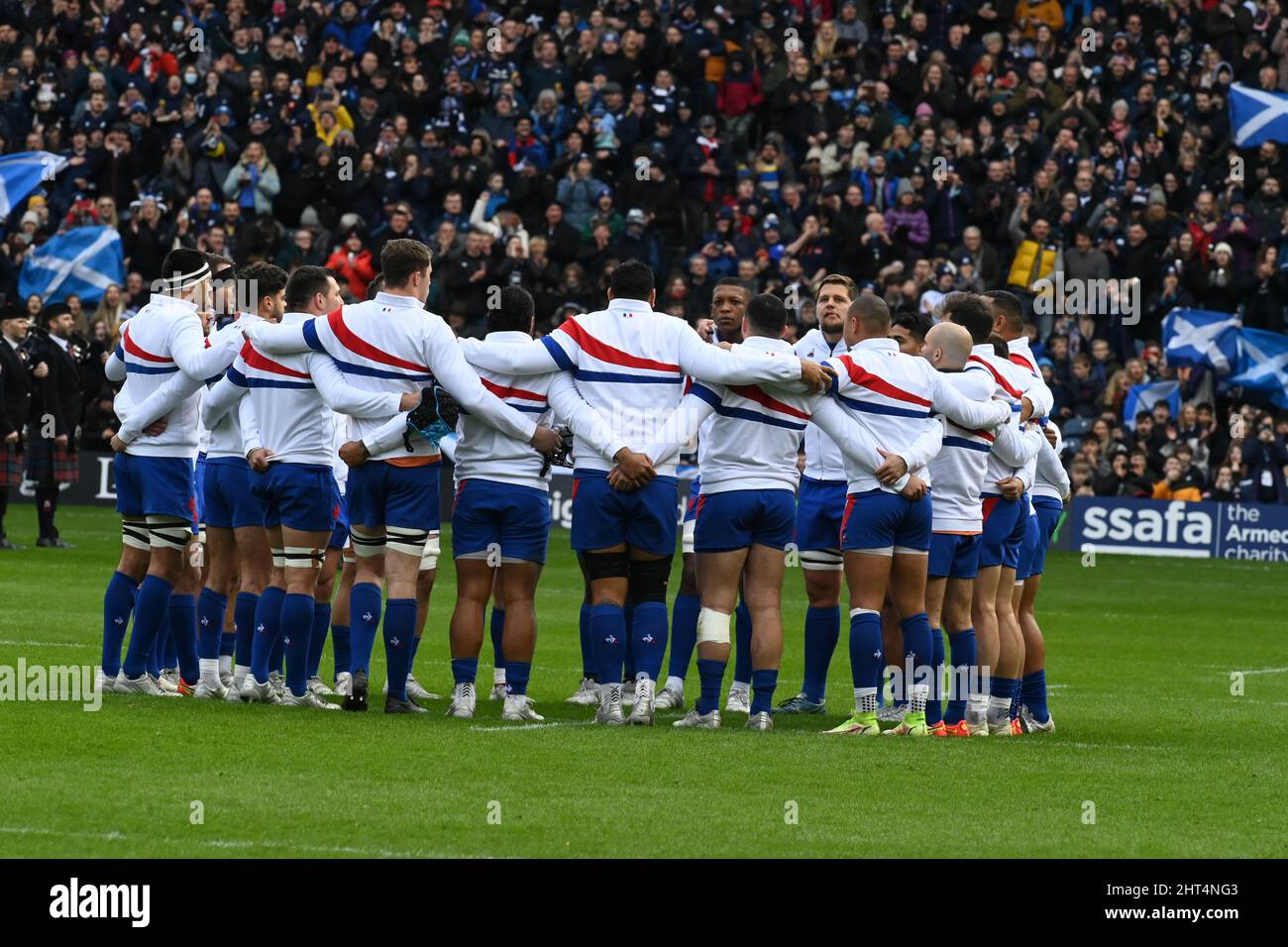 Team huddle hi-res stock photography and images - Alamy