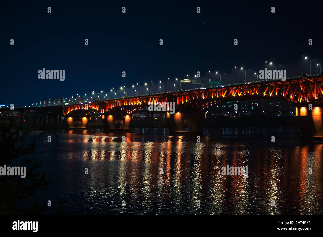 Night view of a Seongsu Bridge crossing Han River in Seoul, South Korea ...