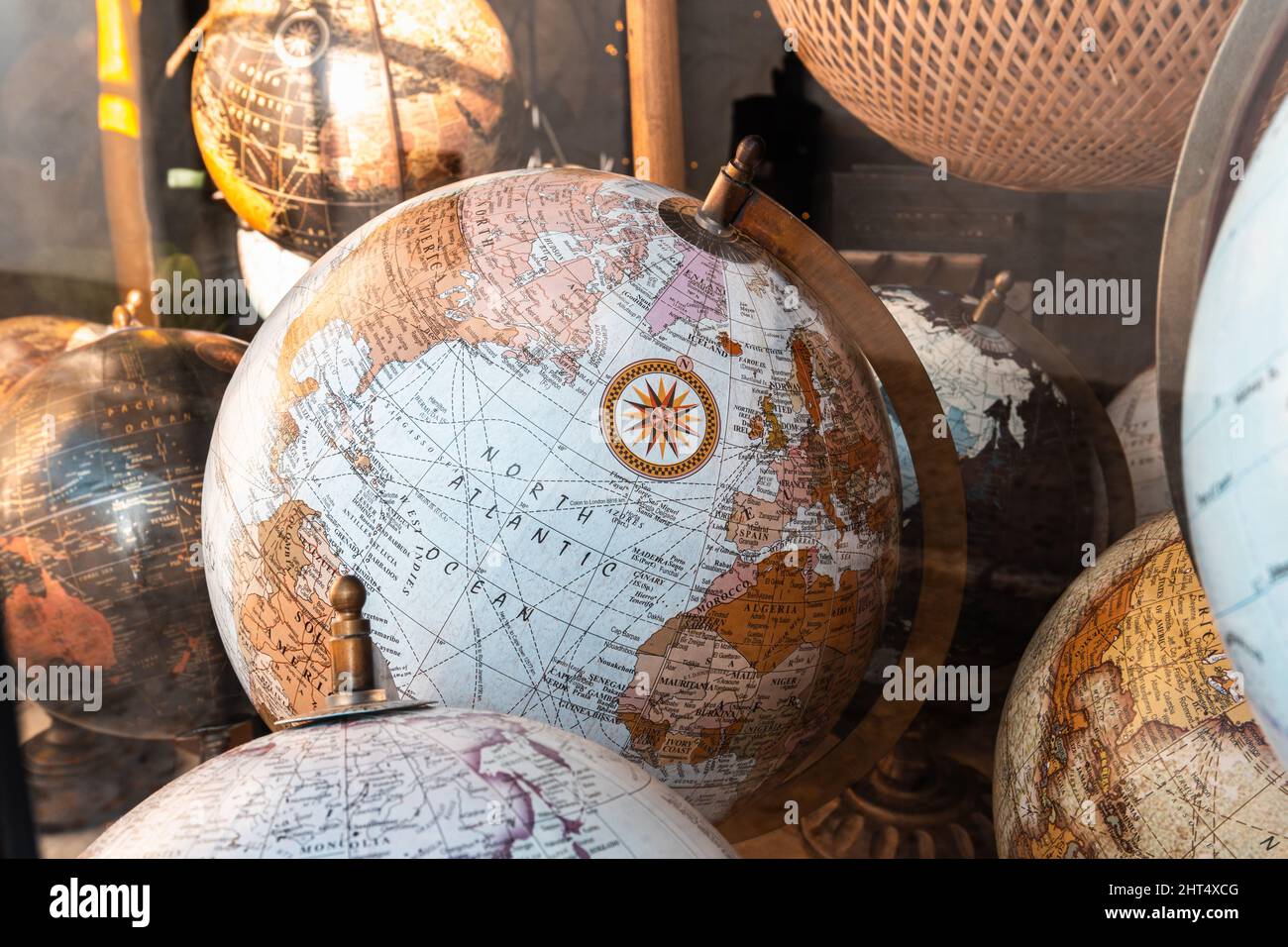 Vintage globes hi-res stock photography and images - Alamy