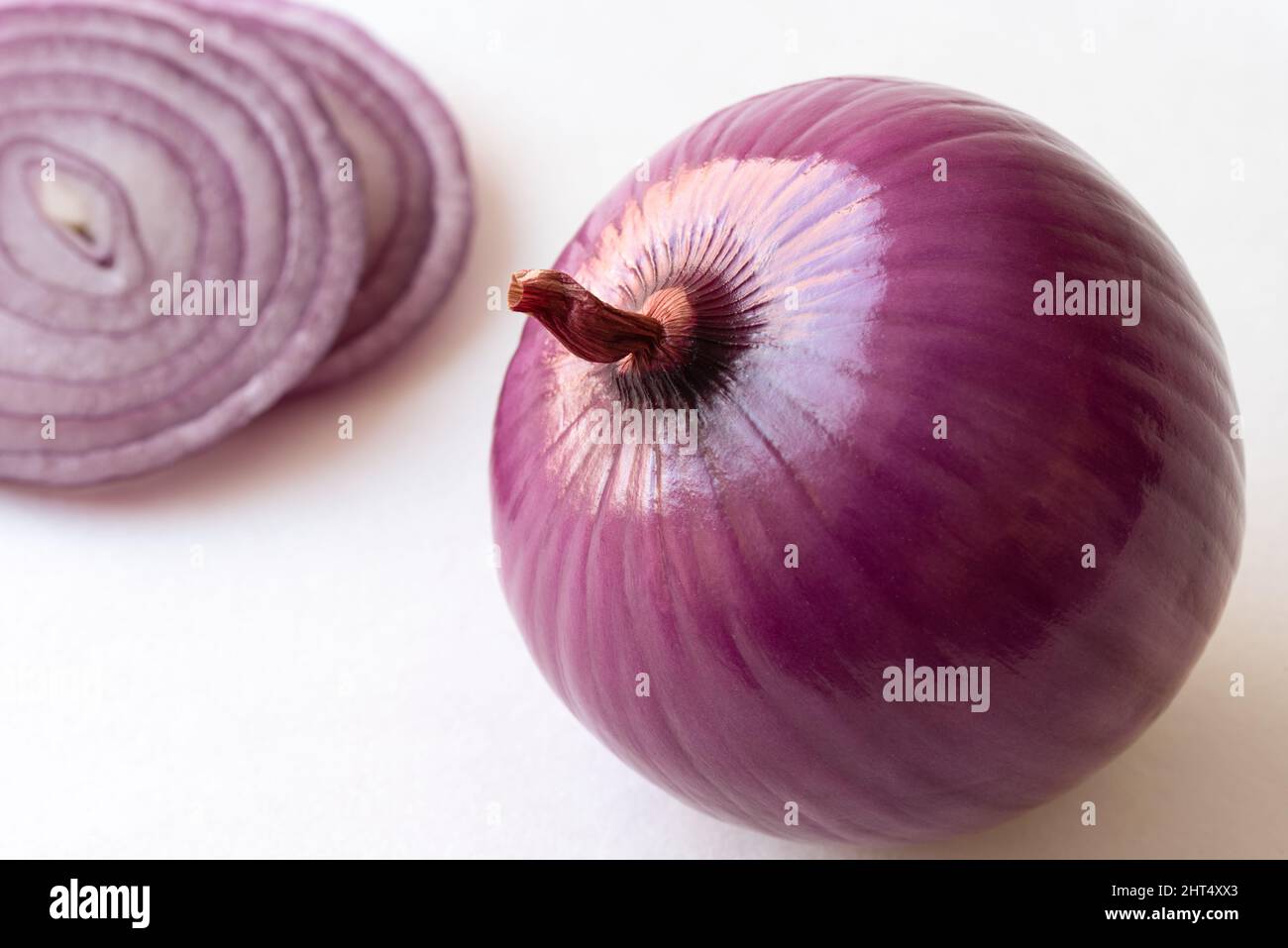 Whole Red Onion Stock Photo - Alamy