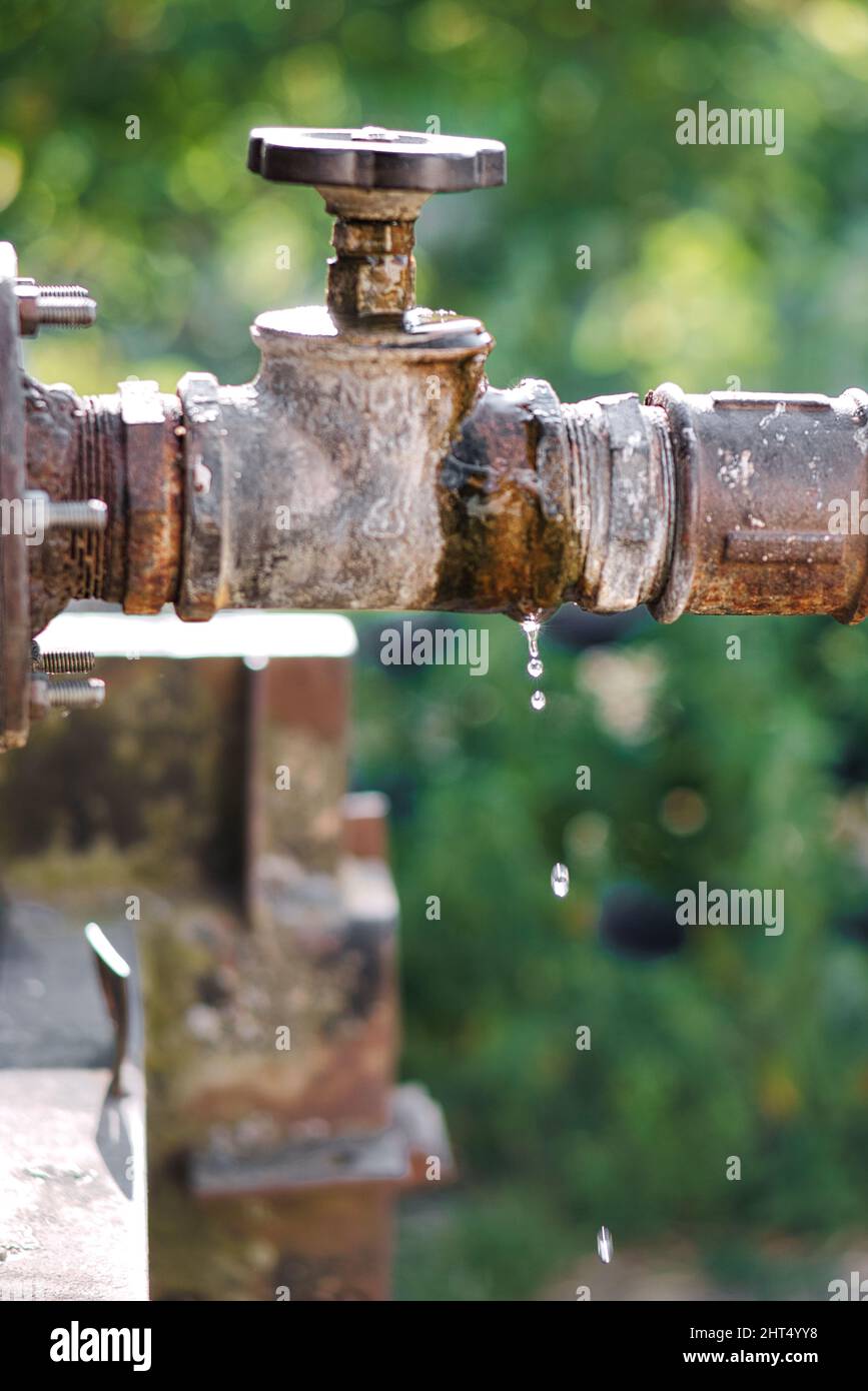 Old outside garden tap hi-res stock photography and images - Alamy