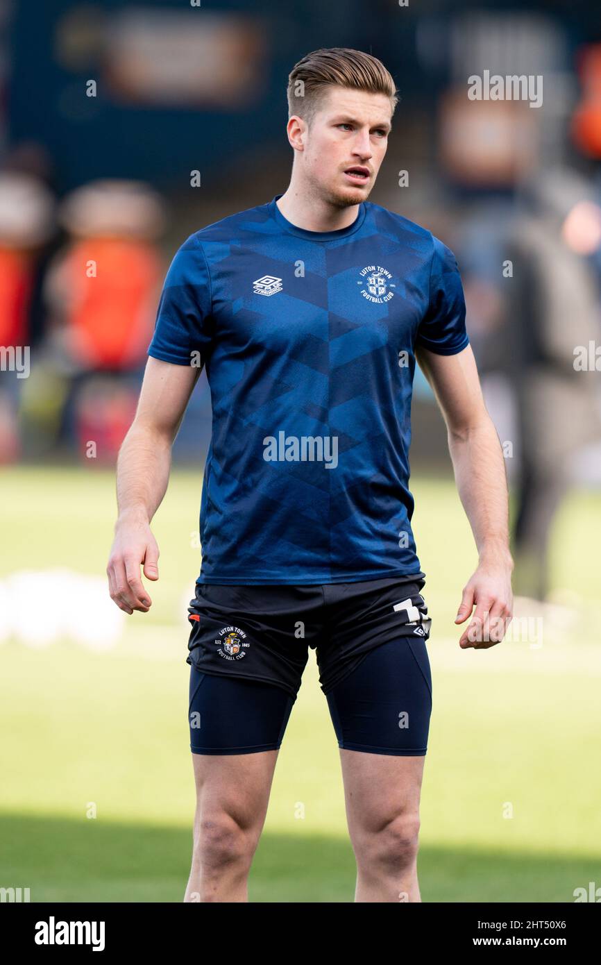 Reece Burke #16 of Luton Town warming up Stock Photo - Alamy