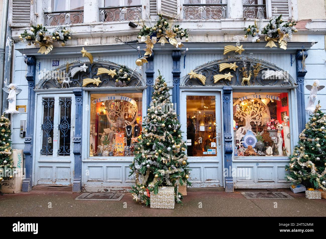 Old vintage store front view during the typical Christmas Season Stock ...