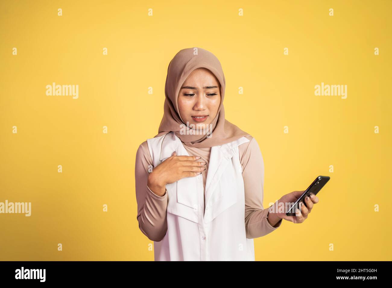 Worried muslim girl hijab hi-res stock photography and images - Alamy