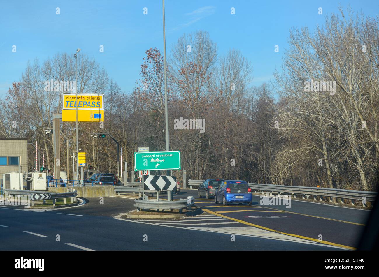 Traffic sign italy hi-res stock photography and images - Alamy