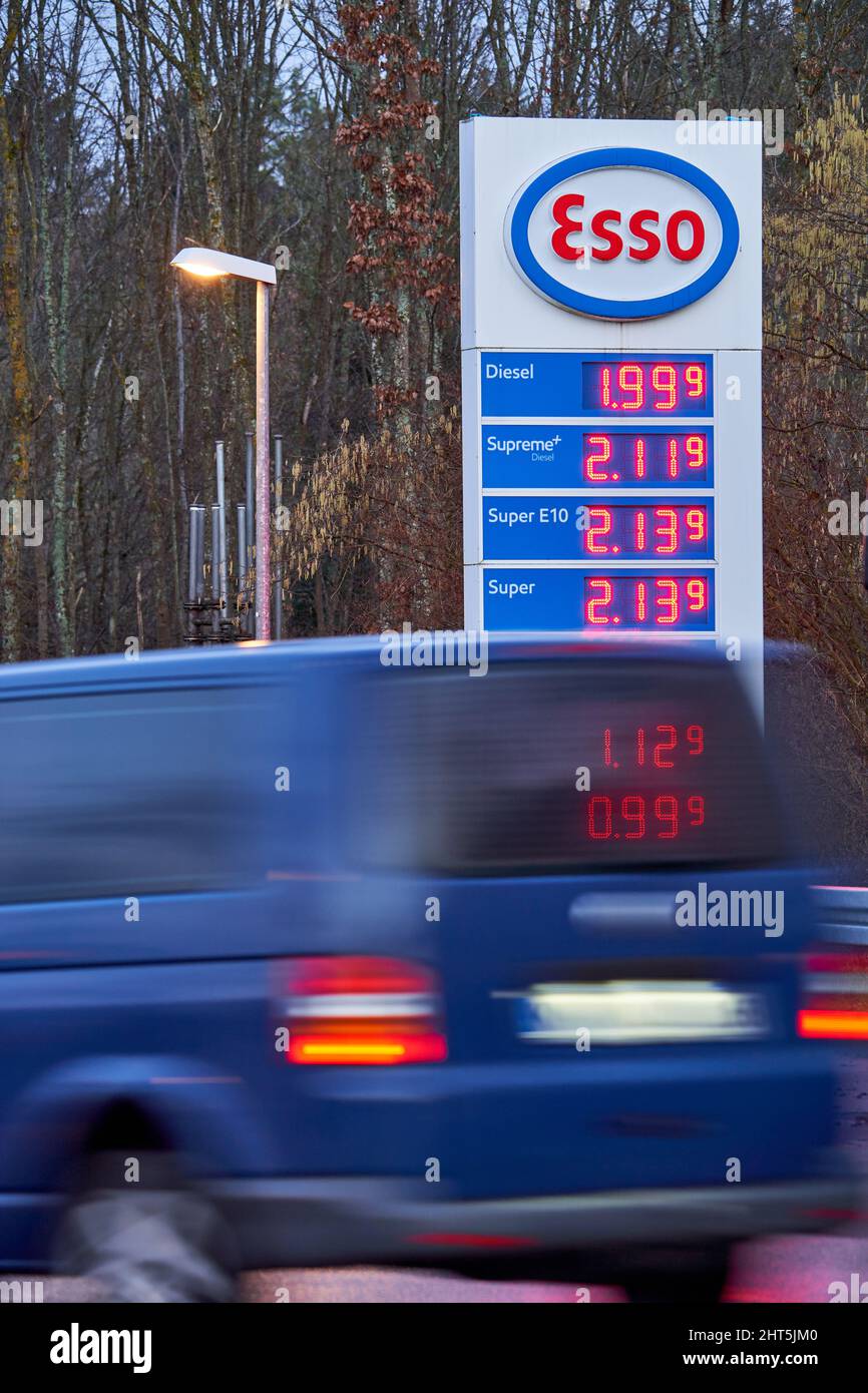 Esso logo and prices hi-res stock photography and images - Alamy