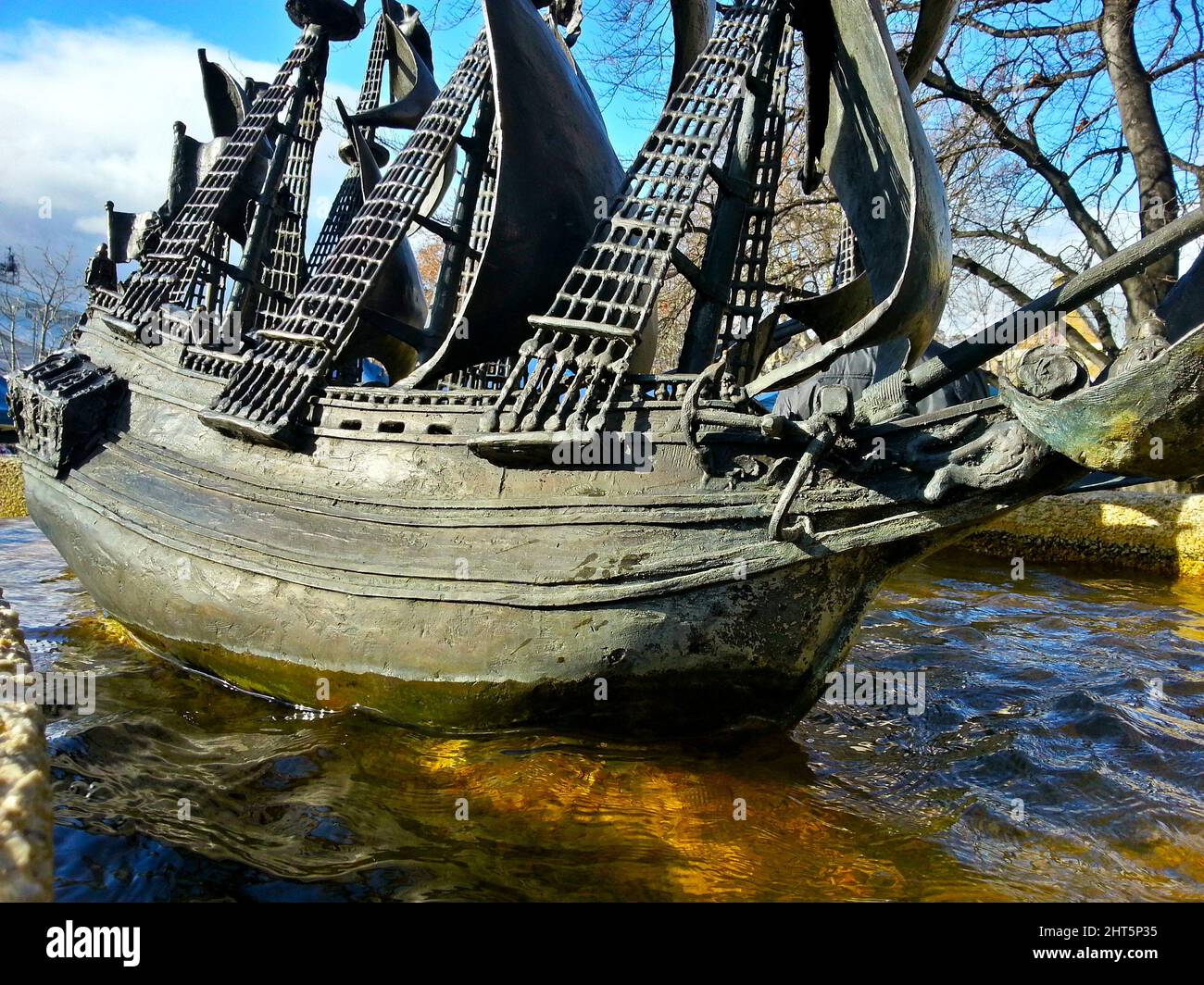 Old ship statue stands in the sea Stock Photo - Alamy