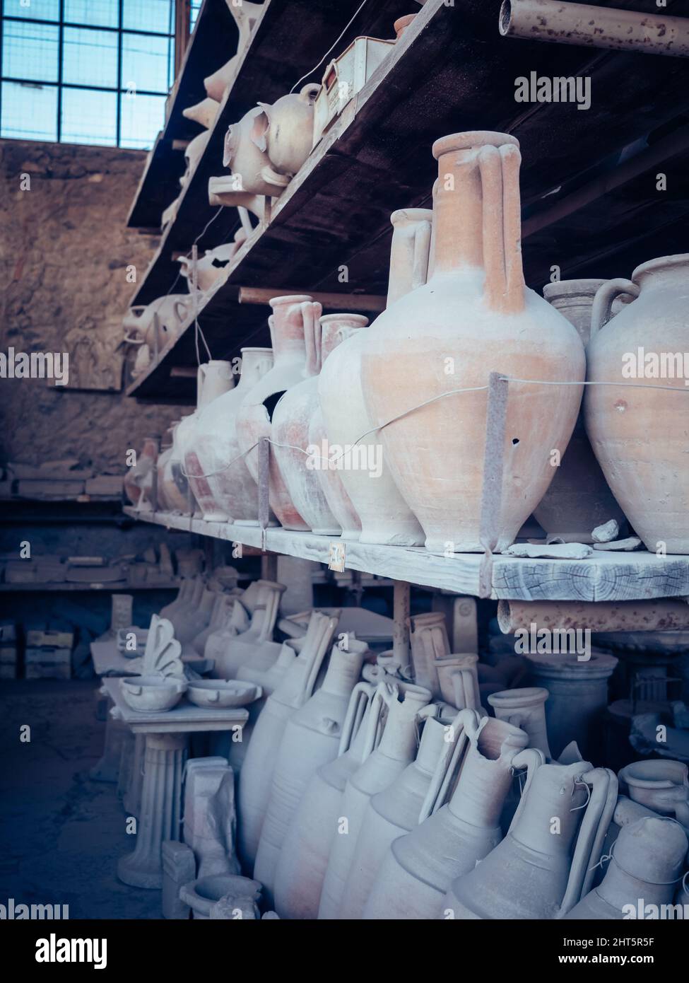 Ancient greek vases hi-res stock photography and images - Alamy